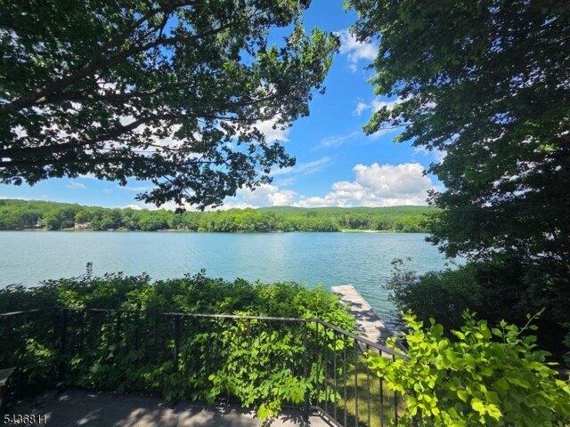 E Shore Dr, Hampton, Home For Sale