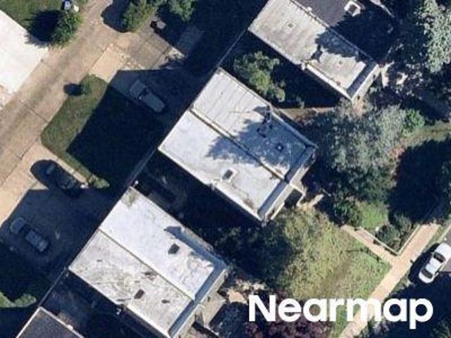 E Slocum St