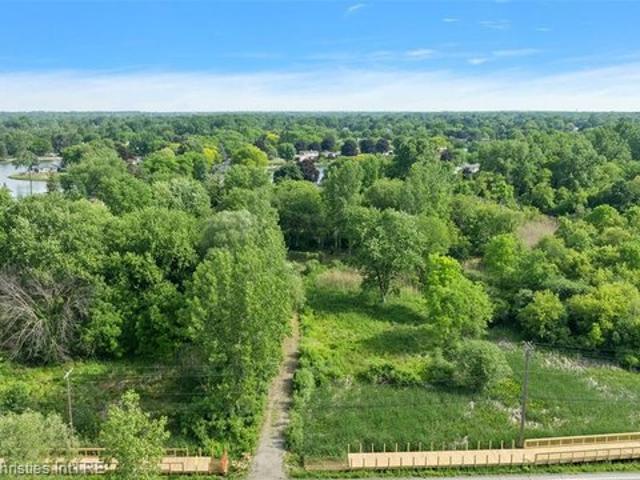 E Square Lake Rd, Troy, MI 48085