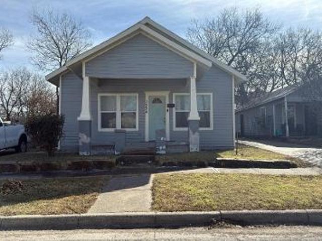 E Tucker St