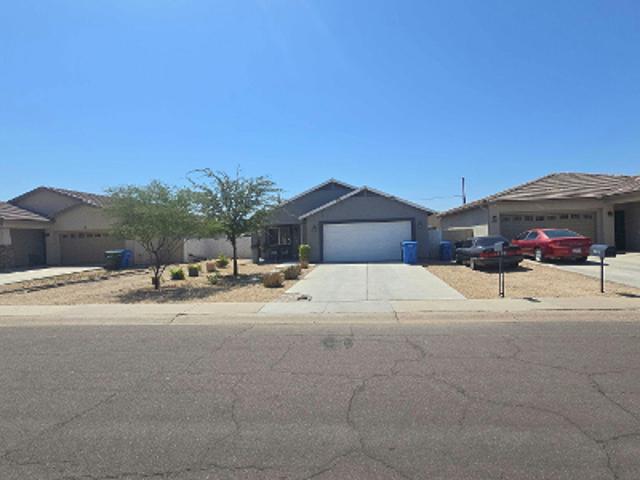 E Tamarisk Ave