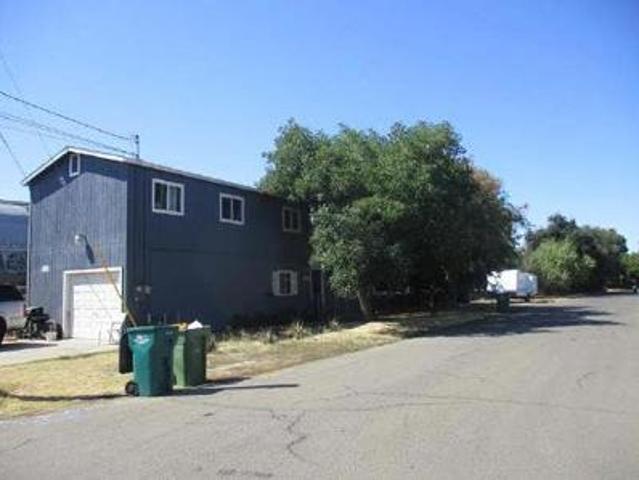 E Taylor St