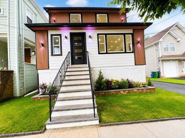 E Th Ave, Roselle, Home For Sale