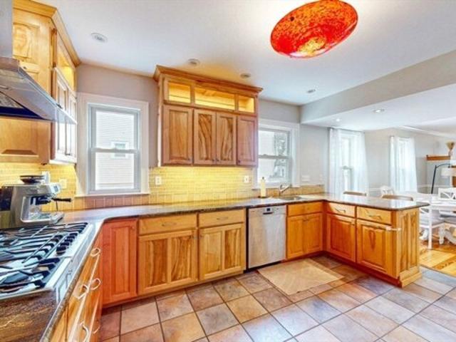 E Th St Apt,boston, Condo For Sale