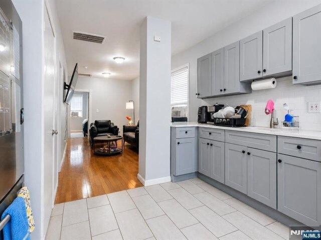 E Th St, Bayonne, Home For Sale
