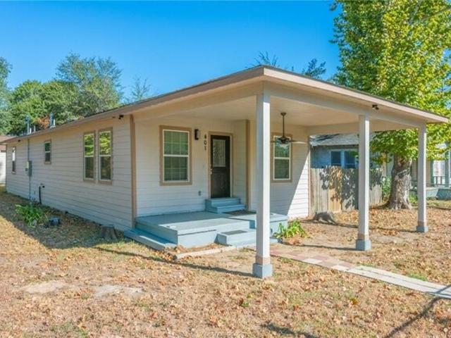 E Third St, Hearne, Home For Sale