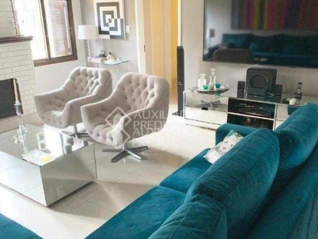 É UM PRIVILÉGIO MORAR NESTA CASA ACONCHEGANTE DE ALTO PADRÃO