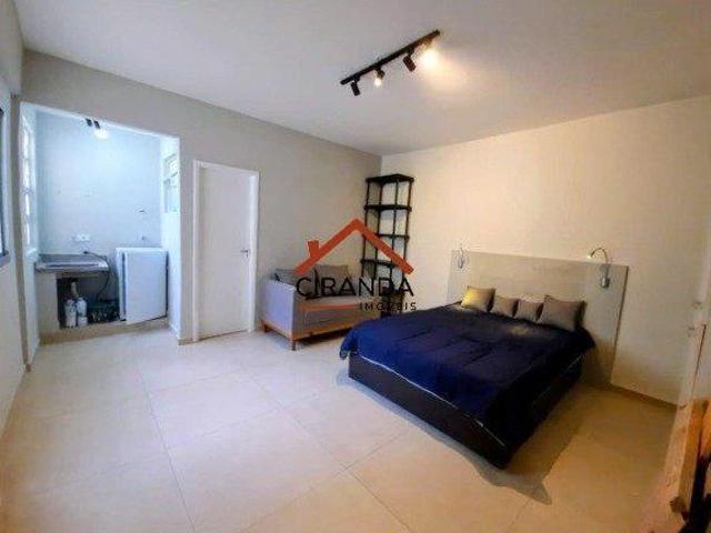 É UMA KIT COM 25M² TOTALMENTE REFORMADA, COM MOBÍLIA IPTU ISENTO