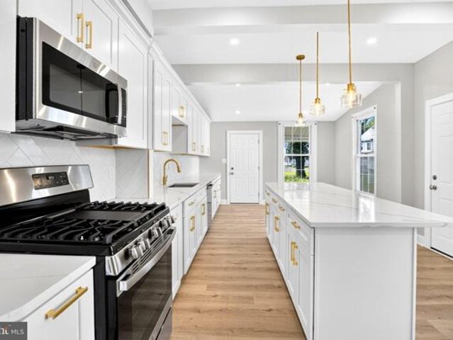E Union St, Burlington, Home For Sale