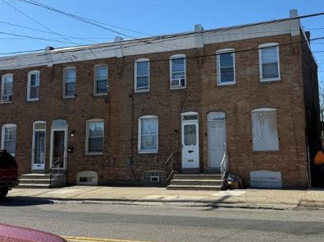 E Venango St