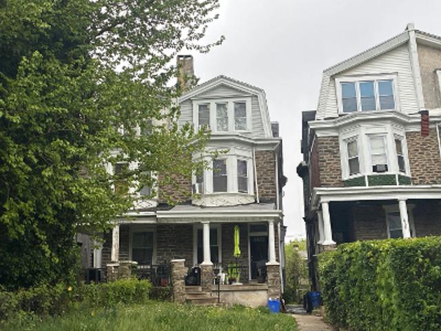 E Walnut Ln
