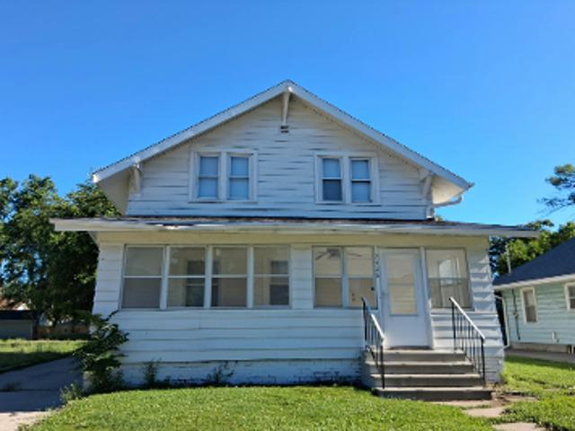 E Walnut St