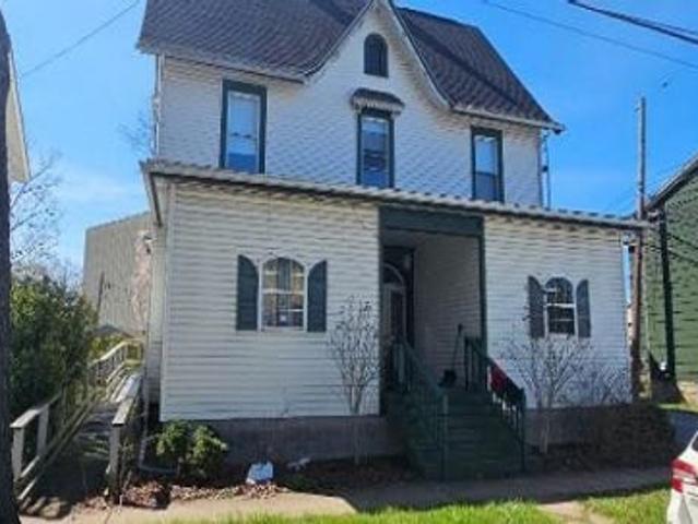 E Walnut St