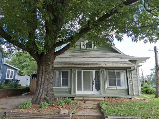 E Walnut St