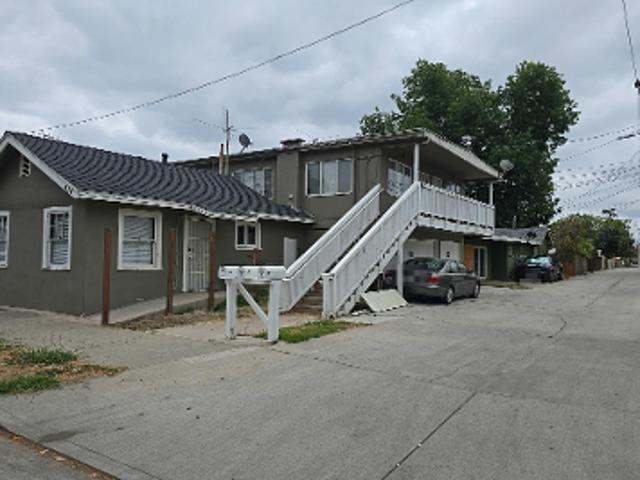 E. Wellington Ave/930 N Lacy St