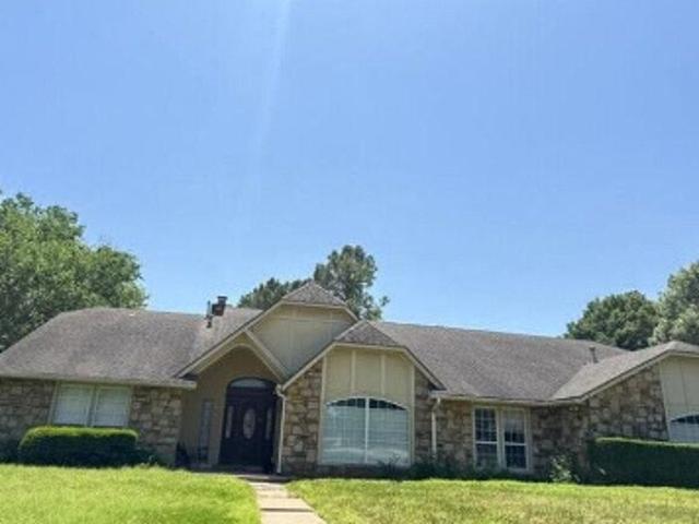E Winston Cir