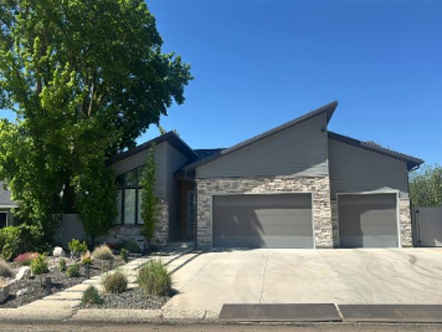 E Winward Dr