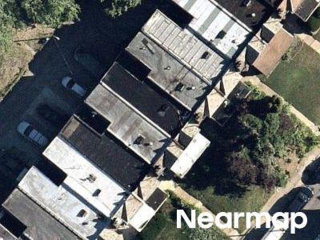 E Woodlawn St