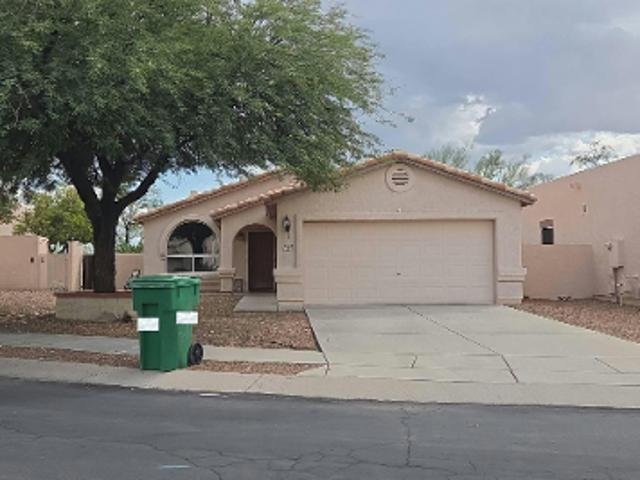 E Yucca Cove Pl