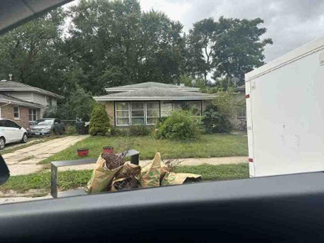 E 146th St