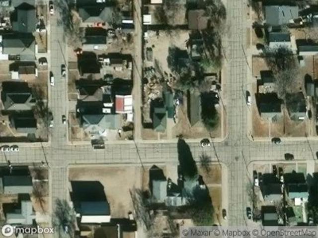 E 15th St