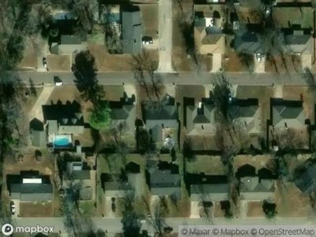 E 15th St