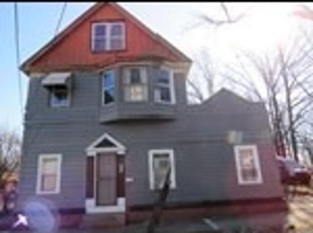 E 160th St