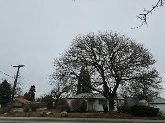 E 16th Ave