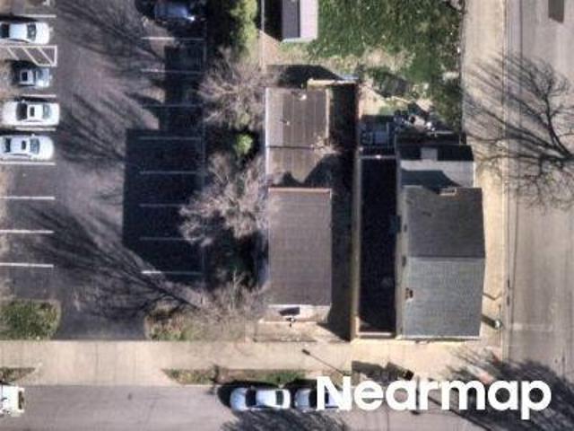 E 16th St