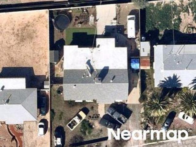 E 17th St