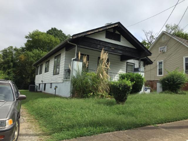 E 17th St