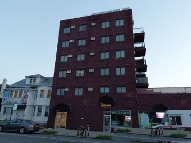 E 17th St Apt 5c