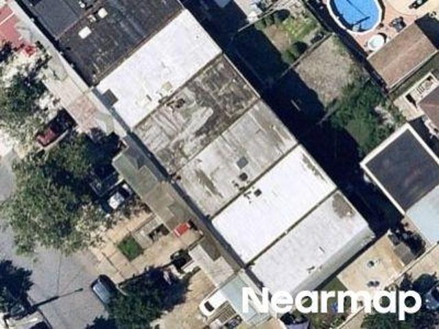 E 101st St