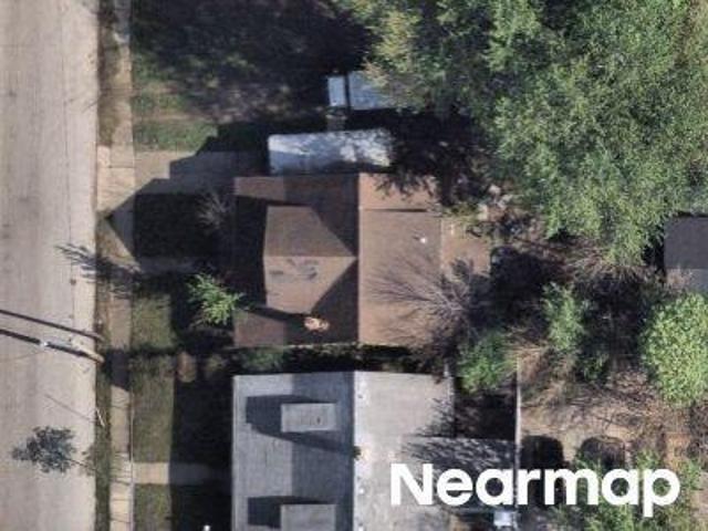 E 107th St