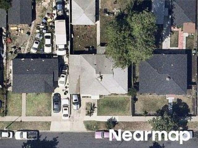 E 104th St