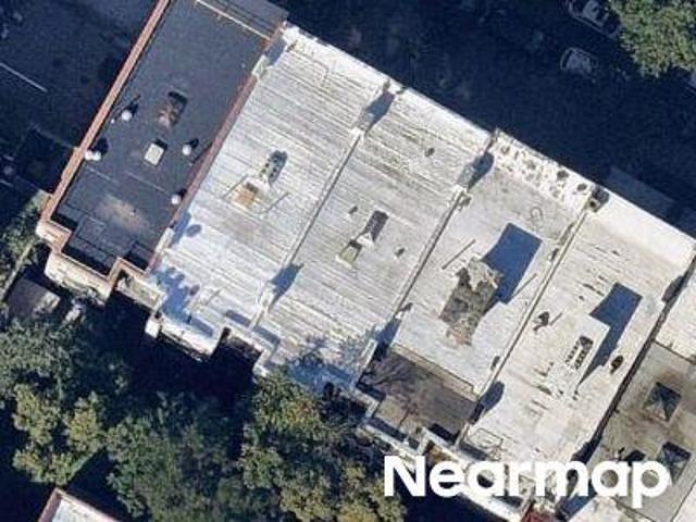 E 104th St