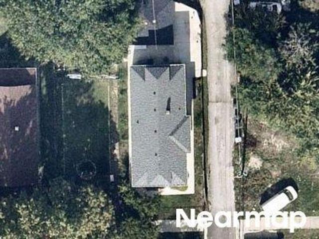 E 105th St