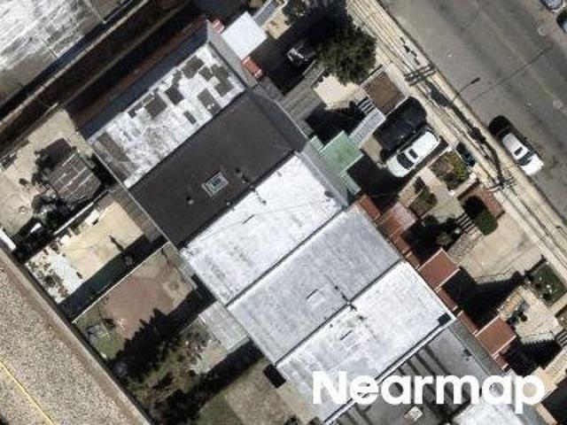 E 108th St