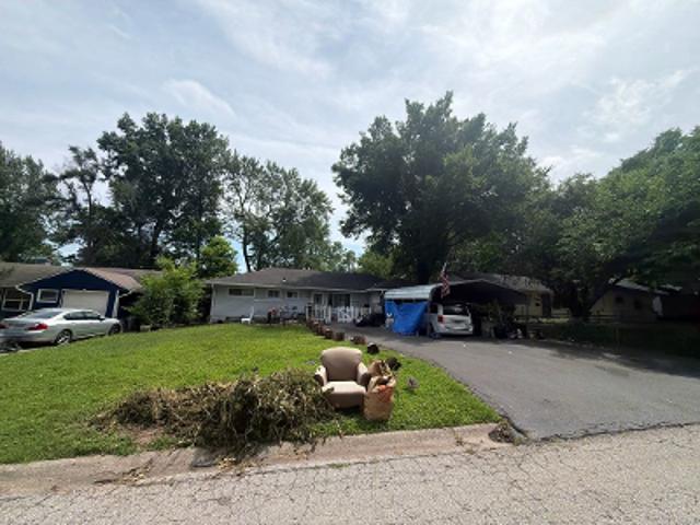 E 108th St