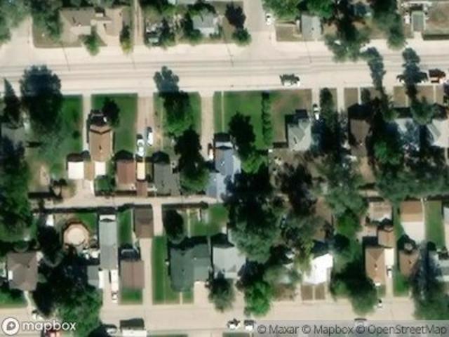 E 10th St
