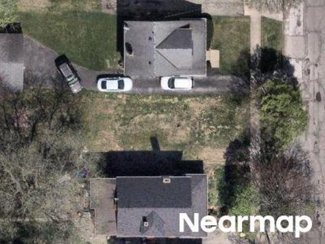 E 110th St