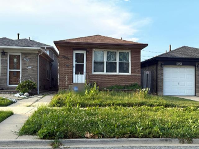 E 128th St