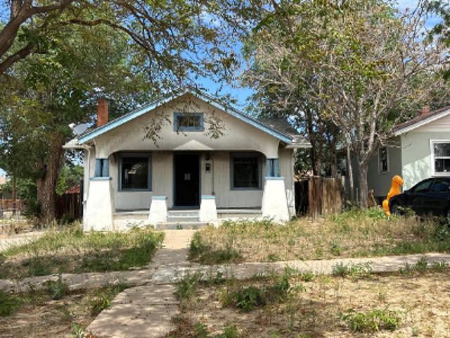 E 12th St
