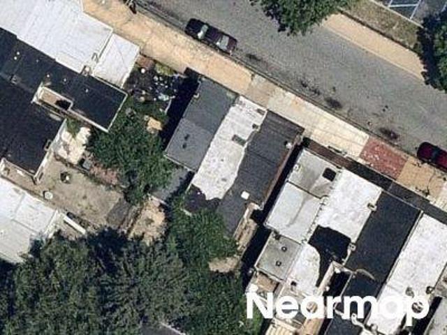 E 12th St