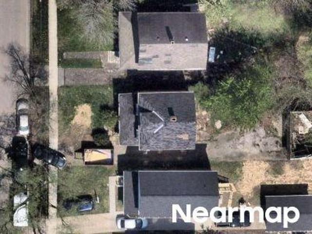 E 130th St