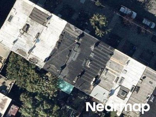E 134th St