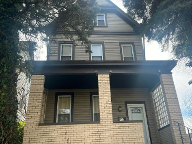 E 13th Ave