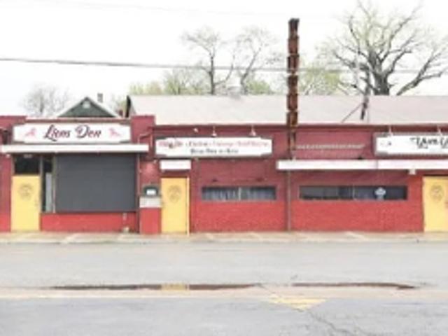 E 24th St