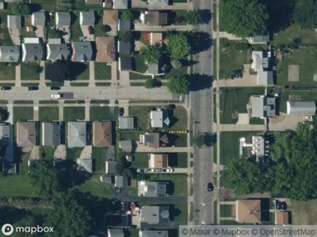 E 250th St