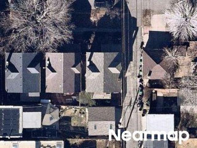 E 25th Ave